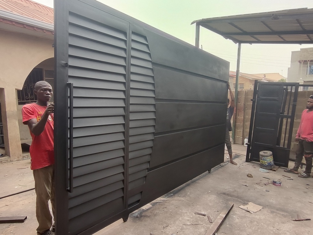 Slatted Sheet Metal Gate | ZICS